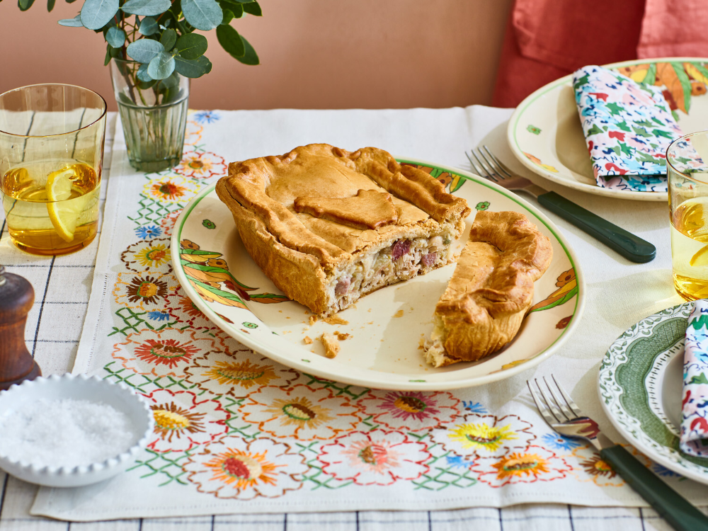 Chicken, Bacon & Creamy Leek Family Pie (750g) | Field & Flower