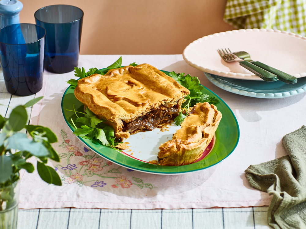 Beef & Ale Family Pie (750g) | Field & Flower