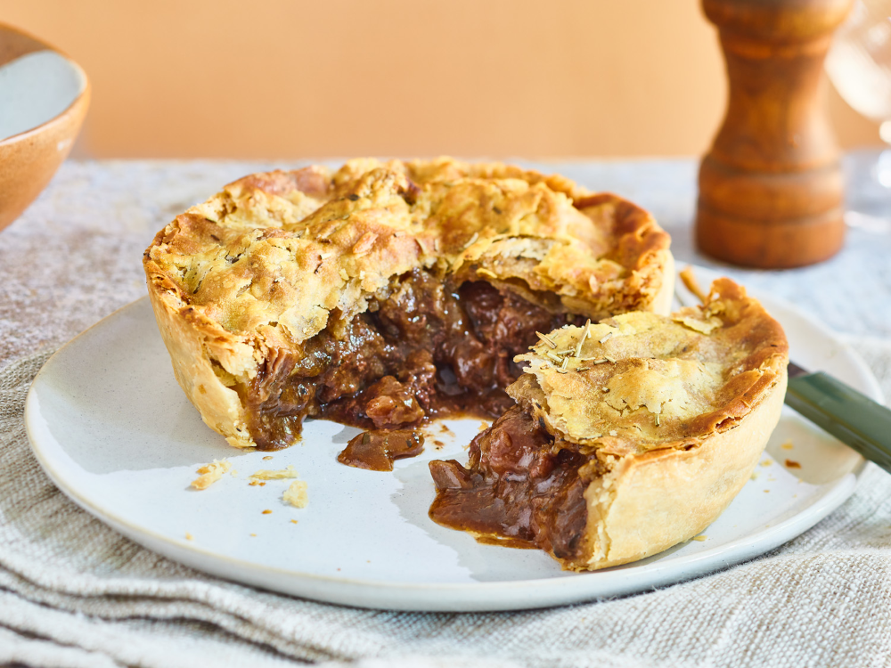 The Ox Cheek & Ale Sharer Pie (500g)